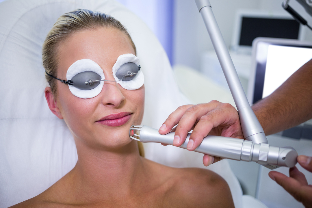 Trattamenti viso con laser: vantaggi e considerazioni